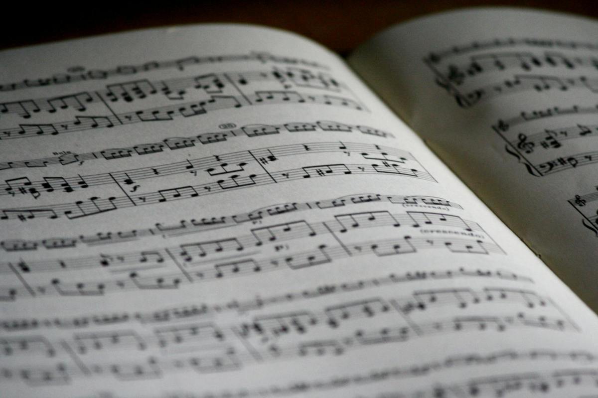 How to Critically Analyze a Poem or Song: Step-by-Step Guide ...